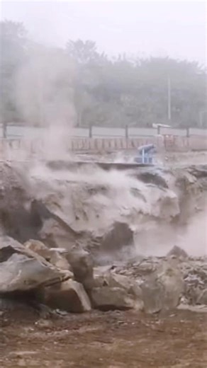 Frederick Xue on Instagram: "Carbon dioxide gas rock breaking system, non-chemical blasting, no flying stones, no shock wave, environmental protection, belong to Gas Physical Cracking. It is used instead of explosives in mining. Apply to quarry, road engineering, infrastructure construction, Open pit mine, coal mines, gold mines, tunneling WhatsApp: +86 18406599980 Frederick Email：Frederick@dlminingequipment.com Website learn more details: www.dinglimachinery.com #co2 #mining #rockbreaking #gasb