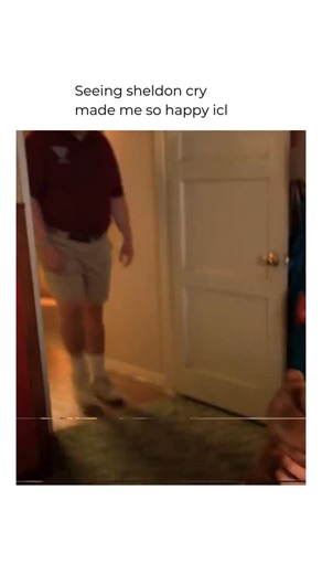 Show Snippets on Instagram: "Young Sheldon (2017–2024) – A prequel to The Big Bang Theory following child genius Sheldon Cooper growing up in East Texas. Brilliant but socially awkward, Sheldon navigates school, family, and faith while his loving family learns to adapt to his extraordinary mind. 🎬 Studio: CBS 📊 IMDb: 7.7/10 🍅 Rotten Tomatoes: 86% 🎥 Creators: Chuck Lorre, Steven Molaro ⭐ Stars: Iain Armitage, Zoe Perry, Lance Barber"