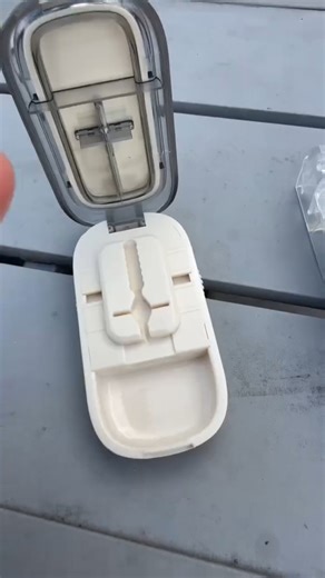 💊 Tired of wasting time splitting pills? Our Efficient Tablet Splitter cuts multiple tablets at once, saving you effort and hassle. Plus, get a FREE brush & tweezers for easy cleaning! Precise cutting every time with adjustable lever and non-slip grip. Safe, durable stainless steel blade - protected from accidental cuts. Store cut pills in the built-in compartment and take it on-the-go! Ready to simplify your daily medication routine? Split pills like a pro today! ✅ | Sculpturei