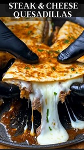 980K views · 9K reactions | Steak & Cheese Quesadillas Quick weeknight dinner perfection! #fblifestyle #steak #steakhouse | Sophia’s Easy Recipes | Facebook
