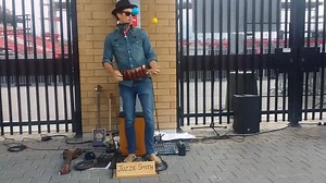 1.6M views · 31K reactions | Here is the awesome multi - multi talented Juzzie Smith Juzziesmithofficialmk2 (themusicman.uk/juzzie-smith) showing his brilliant juggling skills whilst playing his Harmonica at the Canadian National Exhibition in Toronto, Canada. A fantastic musician & brilliant entertainer! Should be seen at Glastonbury Festivals! Check him out: juzziesmith.com/store youtube.com/c/JuzzieSmithYoutube/ | The Music Man | Facebook