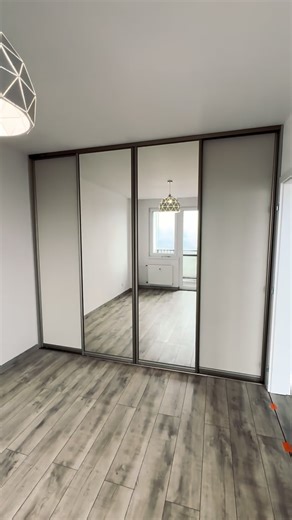 PALDOOR - vstavané skrine | Vstavaná skriňa s posuvnými dverami so zrkadlom do spálne. ✨ #paldoor #vstavaneskrine #nabytoknamieru #kosice | Instagram