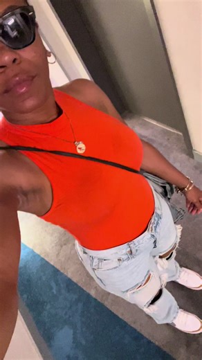 Heyy Outliers 👋🏽 Let’s go to NYC for the weekend. Day 2: Part 1 featuring: 1. Harlem Cafe 2. Harriet Tubman Memorial 3. Harlem Shake 4. Mural designed by women at Rikers #thetraveloutlier #dreamtravelliverepeat #nyc