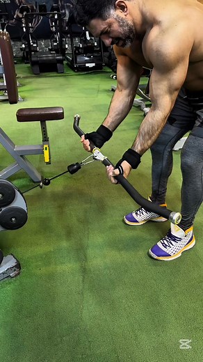 Low cable row variations (know the difference).🔥 Strengthen your back with the Low Cable Row 💪 This move targets your lats, rhomboids, and traps for a strong, sculpted back. Perfect for improving posture and building muscle density. Get ready to row your way to stronger, more defined back muscles! 💥 #backworkout #cablerow #strengthtraining #MuscleBuilding #fitnessgoals #backgains | Bodyfitness GYM