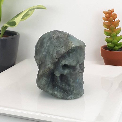 2.7" Spectrolite Labradorite Carved Crystal Skeletor Skull, Gold Purple Blue Flash Labradorite Hooded Skull 70mm 365g - Etsy