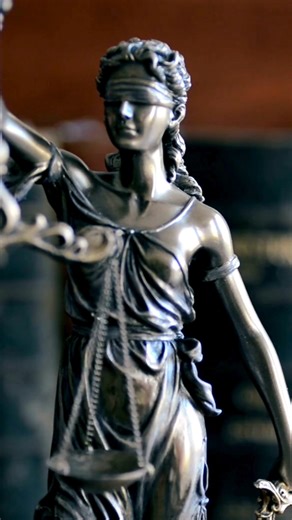 A DWI arrest does not automatically mean a conviction. Under Texas law, there are critical defenses that can weaken or even dismiss a DWI case when your rights are violated. ⚖️ 𝐃𝐞𝐟𝐞𝐧𝐬𝐞 𝟏: 𝐍𝐨 𝐏𝐫𝐨𝐛𝐚𝐛𝐥𝐞 𝐂𝐚𝐮𝐬𝐞 = 𝐔𝐧𝐥𝐚𝐰𝐟𝐮𝐥 𝐒𝐭𝐨𝐩 In Texas, law enforcement must have reasonable suspicion to pull you over. If the stop was based on a hunch—not a valid traffic violation or observed impairment—any evidence gathered may be thrown out. ⚖️𝐃𝐞𝐟𝐞𝐧𝐬𝐞 𝟐: 𝐅𝐚𝐮𝐥𝐭𝐲 𝐓𝐞𝐬�