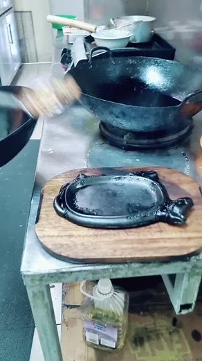 Cooking with a Wok: Step-by-Step Kitchen Guide