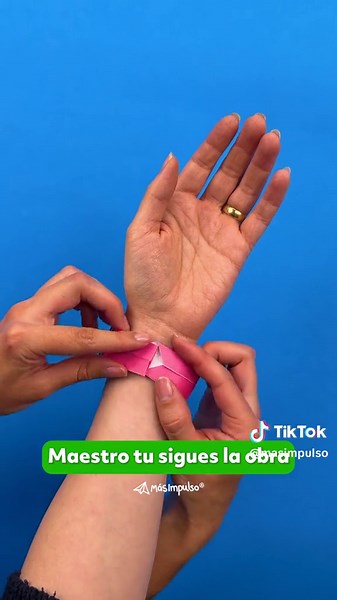 Descarga gratis esta manualidad para niños y enseña el valor de perdonar y orar de una forma única. Recuerda que puedes descargar el PDF totalmente gratis en www.masimpulsoglogal.com #reloj #horadeorar #estiempodeperdonar #perdon #amor #recursos #materiales #materialesmasimpulso #recursosgratis #gratis