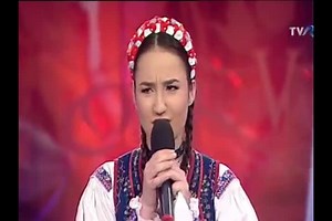 122K views · 4.5K reactions | #LaBrațCuTinerețea Alexandra Chira - Io-s fată de sălăjană Orchestra ”Lăutarii” din Chișinău, dirijor Nicolae Botgros ”O dată-n viață” , Tvr1, 2015, producător Elise Stan | Folclor Autentic Românesc | Facebook