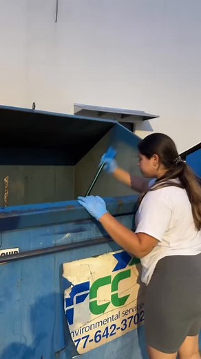 Went Dumpster diving at five below and found a lot of brand new pool inflatables😱🥳‼️ #dumpsterdiving #dumpsterdiver #meldidumpsterdive #usa #fivebelow | Melanie Diaz