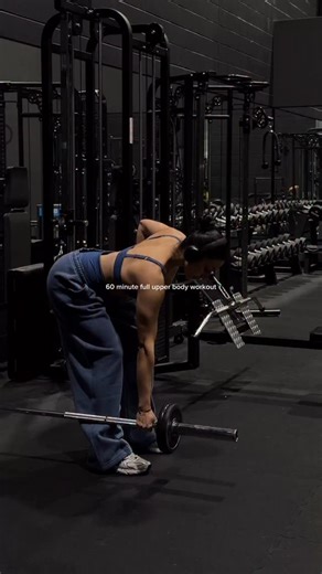 STRONG BY SIM on Instagram: "my go to 60 minute full upper body workout 🖤 wearing @gymshark code SIM10 to save my fav day of the week. its been a year since i’ve focused on only doing one full upper body strength training session a week and i LOVE it. it’s definitely more back focused and i always incorporate a few body weight movements as well. and throughout the week i also get some upper body work in during my yoga class and core days. inverted rows single arm landmine row chest press y & t’