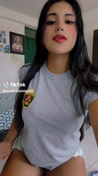 Captivating Bedroom Poses by @_as_marias_oficial