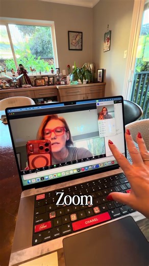Auto tracking in Zoom with my MacBook Pro - figured out how to disable it #zoomtips