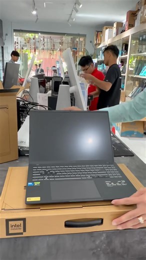 Asus Gaming V16 | V3607VU-RP196W $849 - Intel Core™ Core 5 210H 8C/12T - RAM : 16GB DDR5 - Storage : 512GB M.2 PCIe - 16-inch, WUXGA (1920 x 1200) 144Hz - GPU : NVIDIA RTX 4050 6GB GDDR6 - Feature : Backlit Chiclet Keyboard - OS : Windows 11 License - 63WHrs, 3S1P, 3-cell Li-ion - Weight : 1.95 kg | Color MATTE BLACK - Code : L001|V3607VU-A1 ------------------------- ❖ Free : ASUS Backpack ❖ Free : Wireless Mouse , Pad ❖ Free : Cleaning Kit Water | CC Computer