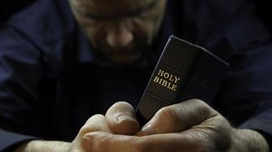 Bacaan Alkitab 1 Petrus 2: 1-10 Yesus Kristus Batu Penjuru: Buanglah Segala Kejahatan - Tribunmanado.co.id