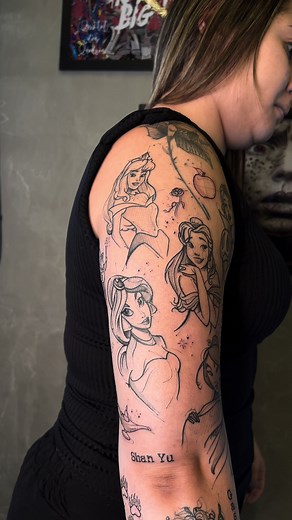 Tatuagem de princesas da Disney no braço feita por Julioctattoo