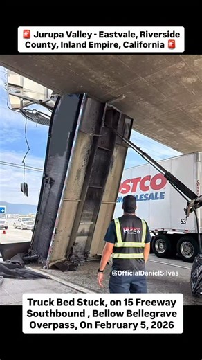 🚨 Jurupa Valley / Eastvale, Riverside County, Inland Empire, California 🚨 Truck Bed Stuck, on 15 Freeway Southbound , Bellow Bellegrave Overpass, On February 5, 2026 Video 🎥 By: TT “TowPapi29” and Towing By Pepe’s Towing @pepestow_ie #jurupavalley #eastvale #riversidecalifornia #inlandempire #truckaccident 📍 Legal Disclaimer and Notice 📍 This post is intended solely for educational purposes and to raise awareness. It does not condone, promote, or endorse any form of bullying, harassment, vi