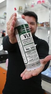 El removedor de vinil VLR de Albachem sirve para remover letras y residuos de vinil aplicados con calor en cualquier textil. Su boquilla permite una aplicación fácil que minimiza desperdicios, es altamente efectivo y de secado rápido, el Solvente para remover letras que te ahorrará tiempo y dinero al reducir dramáticamente los "segundas". Checa este video rápido y mira qué fácil es usarlo. | Casa Díaz