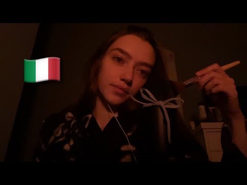 ASMR Whispering Relaxing Words in Italiano✨| Mic Brushing + Clicky Whispers