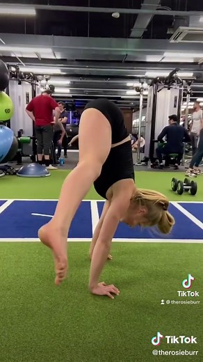 Flexibility Challenge: Rosie Burr | Just Dance Talent Show