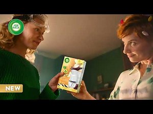 New Air Wick Scented Plug Ins - 2x Essential Oils