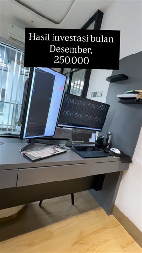 Michael Yeoh on Instagram: "Biasany sy repost porto member, kali ini sekali2 sy yg post porto ya My notes on 2025 = 1. Pisahkan akun trade dan invest..saham boleh sama, tp mindset antara invest dan trade memiliki strategi yg berbeda jauh..satu ingin untung cepat dan yg 1 jangka panjang..hanya org gila yg bs trade dan invest di 1 akun.. 2. Jika km pny 100jt dan km habiskan skali beli, artinya km kehilangan kontrol trhadap uangmu..gunakan multiple entry baik avg down/up, karna harga saham tidak pe