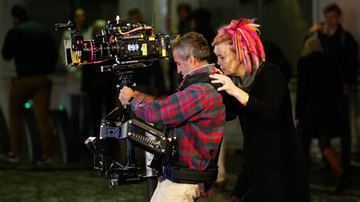 Új értelmet ad a Mátrixnak az, ami nemi identitását kereső alkotóival az elmúlt húsz évben történt | 24.hu