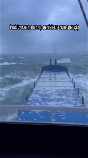 MANŞ Denizi Nerede ? Manş Denizi (İngilizce English Channel), Avrupa’da, İngiltere ile Fransa arasında yer alır. Kısaca tarif edeyim 👇 Kuzeyinde: İngiltere Güneyinde: Fransa Batıda: Atlas Okyanusu Doğuda: Kuzey Denizi En dar yeri Dover Boğazıdır (yaklaşık 34 km). Ayrıca Calais – Dover hattı, feribot ve Manş Tüneli ile ünlüdür. Denizci gözüyle söyleyeyim: ➡️ Yoğun trafik, ➡️ Sis, ➡️ Akıntılar ile meşhur, dikkat isteyen bir rota. Emeğe saygı Denizdaşlar 🔞⚓️🧿 | Tanrı Denizcileri Korusun