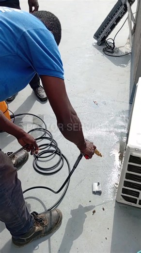 La fréquence d'entretien d'un climatiseur recommandé est de 2 à 3 mois selon l'utilisation. 👉 Entretien Général : 10.000f 👉 Désinstallation : 5.000f 👉 Installation : 20.000f Bénéficiez aussi de nos conseils. Aviez vous un souci avec votre climatiseur, Faites appel à votre professionnel en climatisation en prenant rdv maintenant .................................................................................. Pour les rdv https://wa.me/message/LU5NIPVW4PJLH1 Tel 📞( 225) 25 23 00 27 41 📱01 0