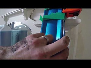 How to use a water level