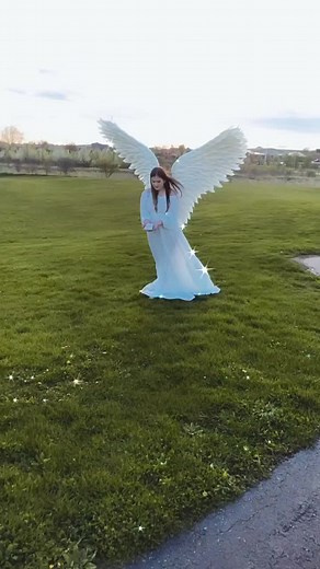 #chicagoangel #angelwings #MakeMomSmile #familytime #chicago #maternityshoot #cosplaywings