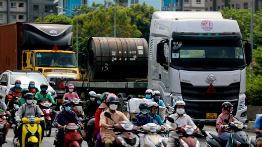 Đằng sau những bức ảnh TNGT: Nhìn lại những hình ảnh kinh hoàng từ các vụ tai nạn liên quan công-ten-nơ chở cuộn thép