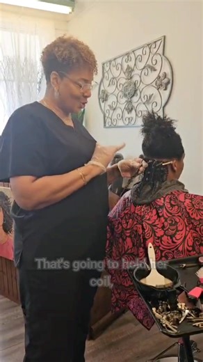 Good Morning, beautiful people 💛 Did you know you can start locs even on long hair — just using a comb coil? 🙌🏾 It’s really not that hard, but here’s the thing… it matters how you part it and what products you use. I always go for flaxseed gel, hydrating oils, honey, and aloe — they hold the coil beautifully, add that natural shine, and keep buildup far away 🌿 Because at the end of the day, it’s not just about styling — it’s about caring for your crown 👑 So now you know 💫 | Dianna Renae Le