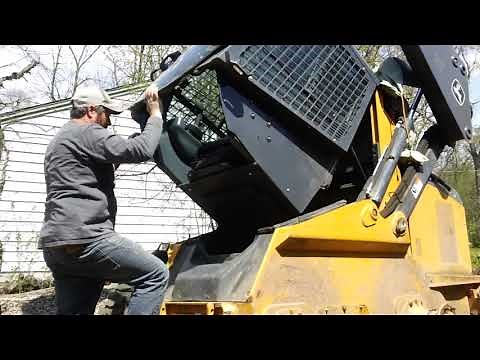 JD John Deere Skid Steer Raise Cab to access the engine.