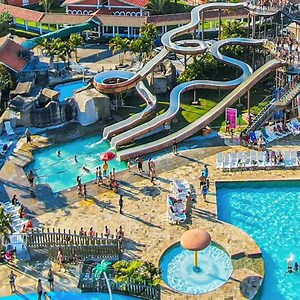 Dezembro chegooou! E tem parque aberto todos os dias ☀ Pra você curtir um dia incrível e cheio de diversão aqui no Magic City ⛱🌊 😎 Ingresso com super desconto na compra antecipada! Garanta agora o seu 👉 https://loja.magiccity.com.br/ Atenção!!! Lote promocional limitado e pode esgotar a qualquer momento. | Magic City
