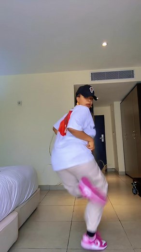 Liquorose Dance Challenge: Exciting Moves with Her Friends