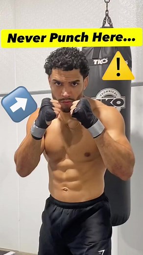 Never Punch Here #box #boxing #boxer #boxeo #boxingtraining #reel #reels #reelitfeelit #reelsfbpage #reelkarofeelkaro | Magic Matt Boxing