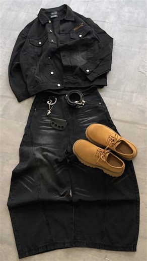 MELLOW / 古着ストリート on Instagram: "Classic Logo Vintage Denim Set Up ¥11,033-taxin サイズ: FREE カラー: ブラック ・ ジャケット▼ 着丈約74cm/身幅約60cm/肩幅約55cm/袖丈約60cm パンツ▼ ウエスト約80cm/総丈約103cm/ワタリ約34cm/裾幅約32cm ・ 公式サイトから注文可能❕ ・ #デニムコーデ #ストリートファッション #古着ストリート #海外ファッション #デニム"