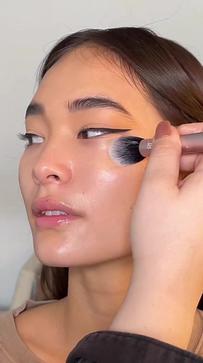 Holiday Break Glam with Real Techniques 449 Tapered Cheek Brush!