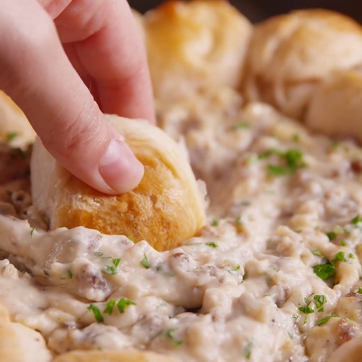 Your family will be blown away by this Biscuit & Gravy Ring. Full recipe: http://dlsh.it/vudHtys | Delish