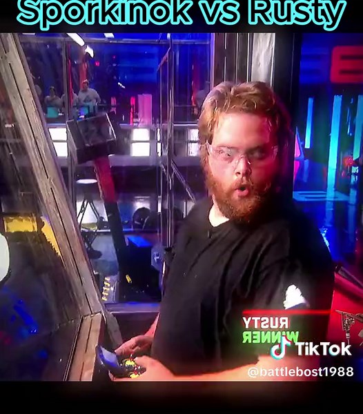 Sporkinok vs Rusty #battlebots #battle #bots #robot #robotwars #war