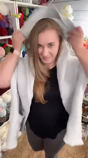 💖Pockets and hoods make everything better!🥰FREE shawl pattern: https://www.nickishomemadecrafts.com/crochet-pocket-shawl-hoodie/ . . . . . .#crochetshawl #pocketshawl #fallcrochet #autumncrochet | Crochet Patterns & Tutorials by Nicki's Homemade Crafts