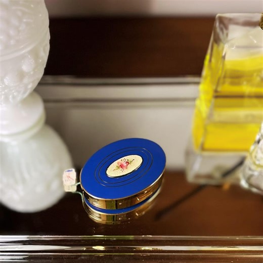 Vintage Powder Compact With Guilloche Enamel Flower by Elgin American - Etsy Canada