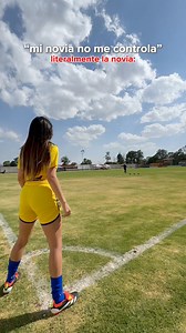 23M views · 333K reactions | si tu novia te controla es porque te quiere y sabe qué es lo mejor para ti ‍↕️#futbol #control #firsttouch #recopilacion #mercedesroa #football #women | Mercedes roa | Facebook