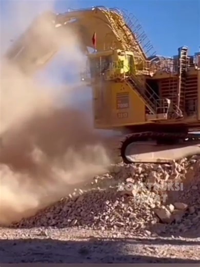 Komatsu PC7000 and PC5500 Excavators Overview