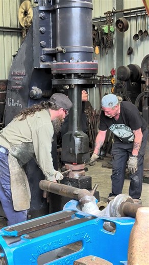 righteee-o now you can hit it #steamhammer #blacksmith #hammer