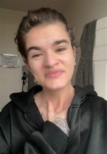 Ah it’s Tuesday : I’m still here but I always keep it going💜💫🥰🫶🏻⚖️ But hey I’m still smiling what about yours beautiful teambree’s community 🤍💪🏻🥹🤟🏻 BE NATURAL!