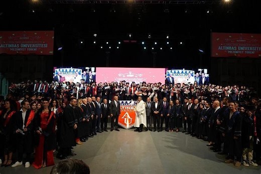 Altınbaş Üniversitesi’nde mezuniyet coşkusu