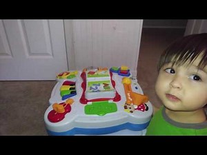 It's Arri's Playtime Tv: learning with LeapFrog Learn & Groove Musical Table