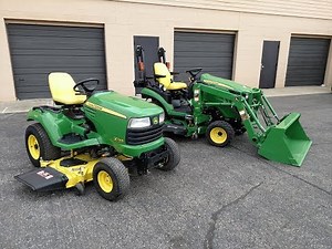 John Deere x700 vs 1025r: What's The Difference?